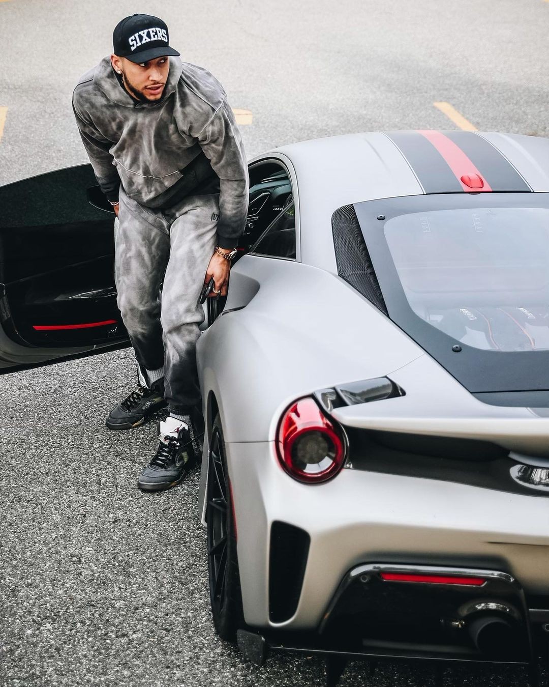Astro da NBA, Ben Simmons exibe coleção de supercarros nas redes sociais