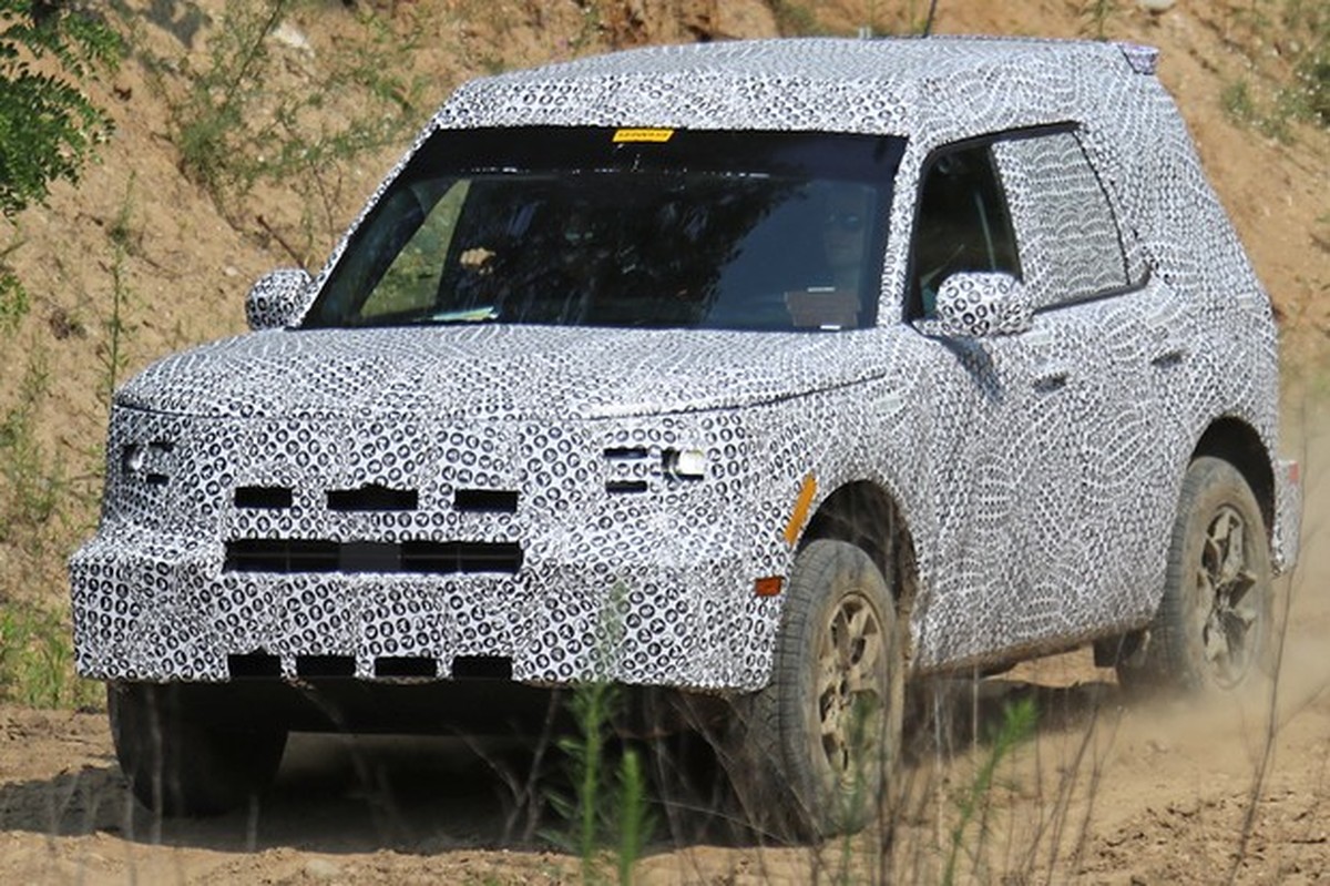 Novo SUV Ford Adventurer é flagrado e pode vir para o Brasil