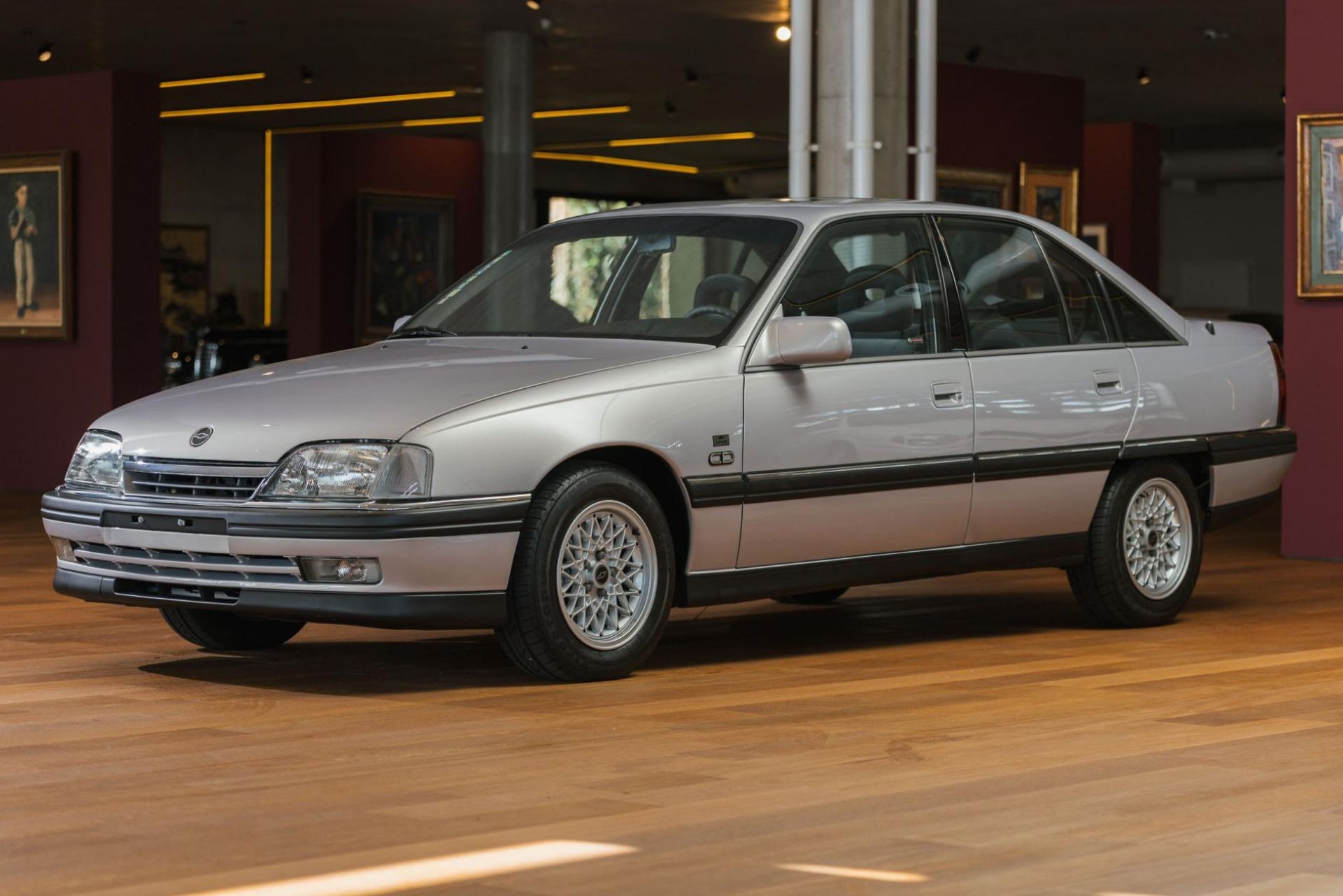 Chevrolet Omega CD 1994 restaurado pela marca é leiloado por R$ 437 mil