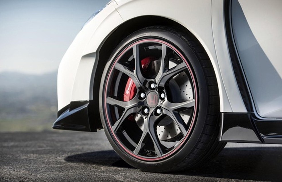 Aceleramos um Honda Civic Type R com rodas traseiras esterçantes