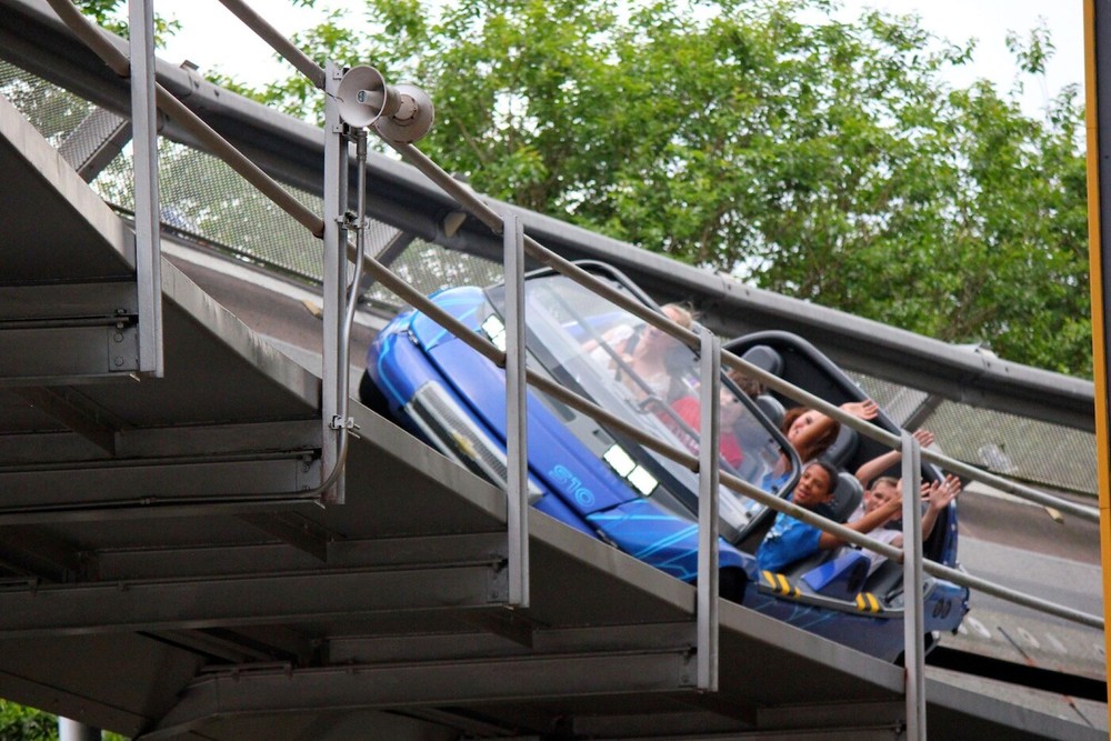 10 parques de diversões com atrações dedicadas a quem ama carros