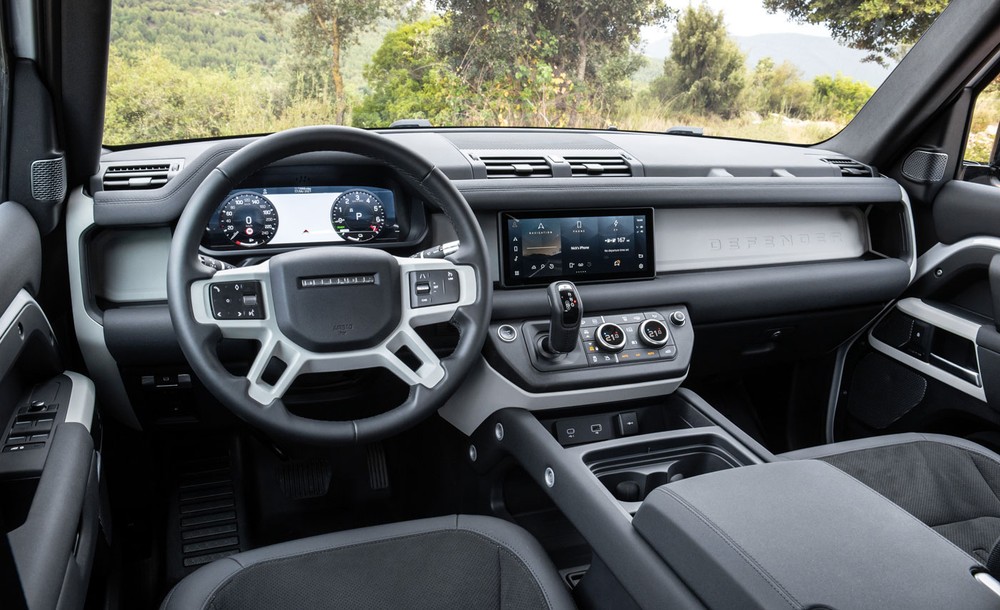 Defender 110 chega ao Brasil em versão híbrida plug-in que faz 30 km/l