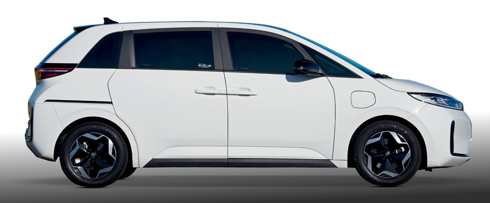 Teste: feito para transporte por aplicativo, BYD D1 tem porta de correr ...