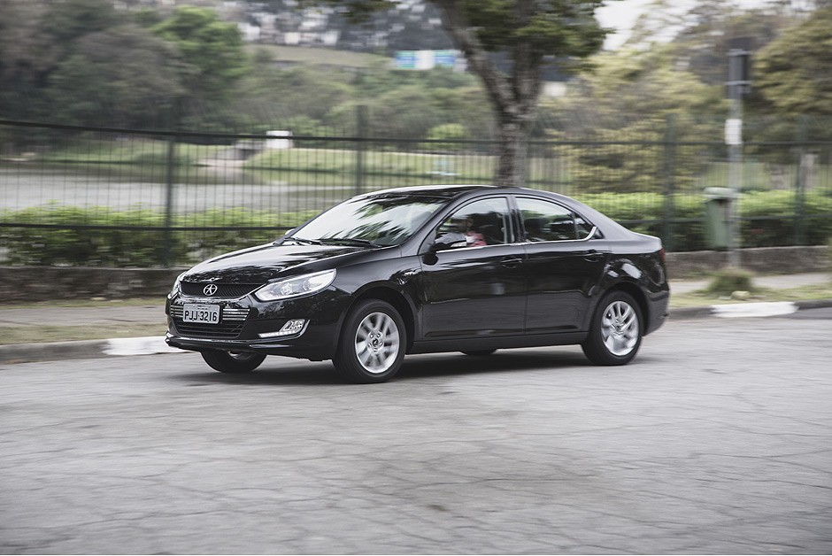 Avaliação: JAC J5 reestilizado