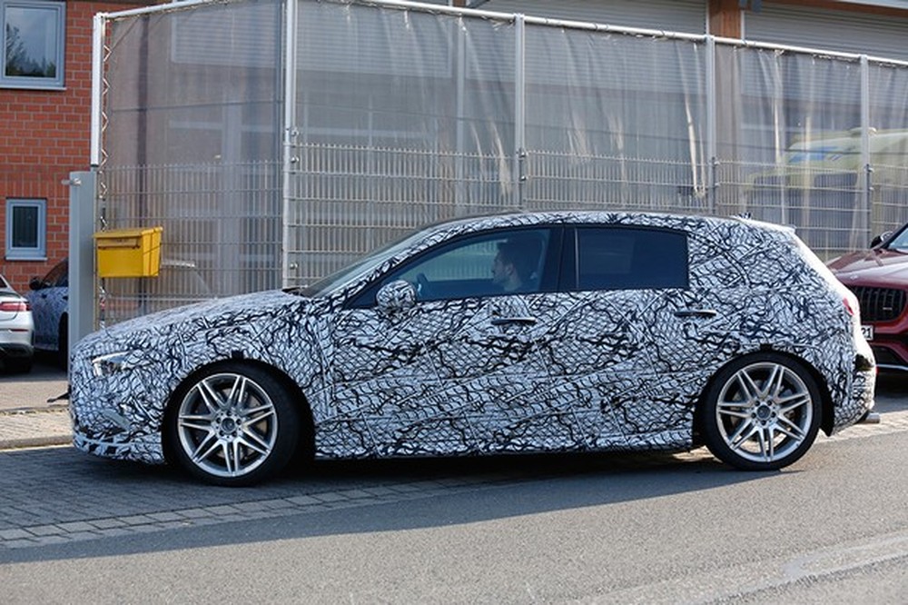 Flagra: Novo Mercedes-AMG A 45 vem aí para enfrentar Audi RS3 Sportback