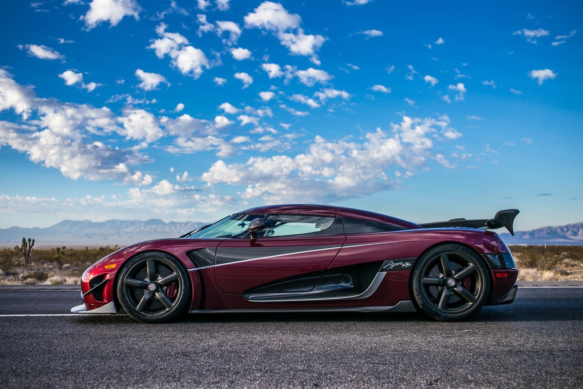 Koenigsegg libera vídeos e diz que bateu mais 4 recordes de velocidade