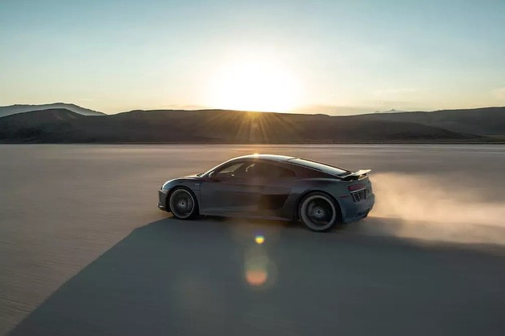 Airbnb oferece aluguel de casa com um Audi R8 para você dirigir no deserto