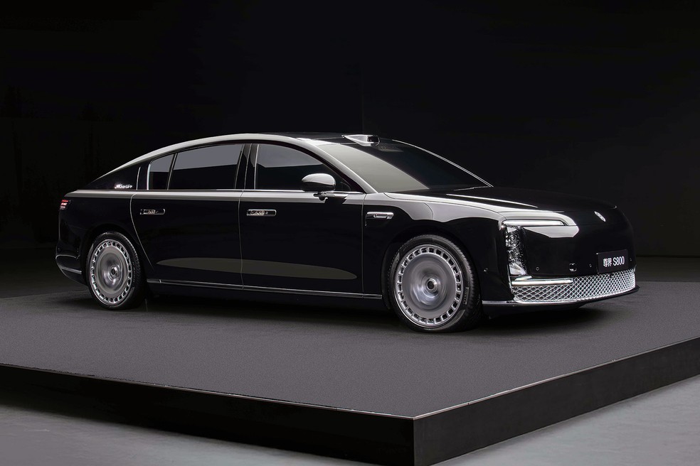 Huawei Maextro S800 é sedã de luxo elétrico e cópia chinesa de Rolls-Royce