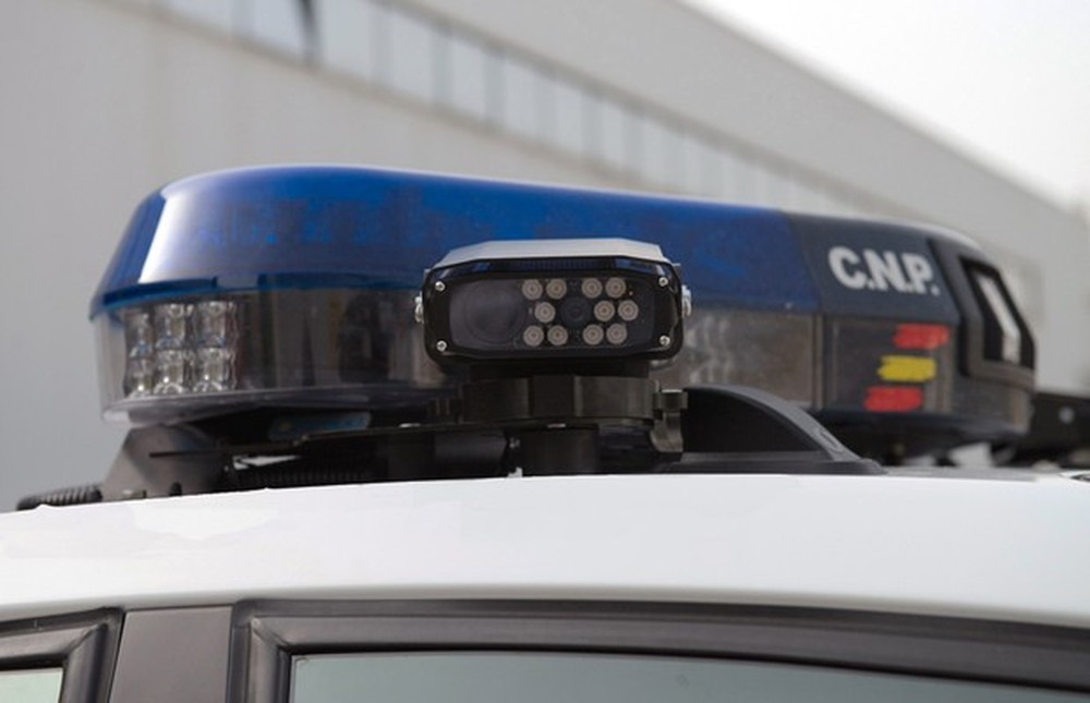 Carro de polícia conectado tem tela touchscreen e três câmeras