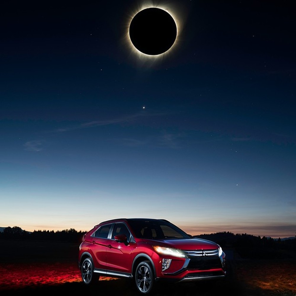 Mitsubishi Eclipse renasce como SUV diante do eclipse solar