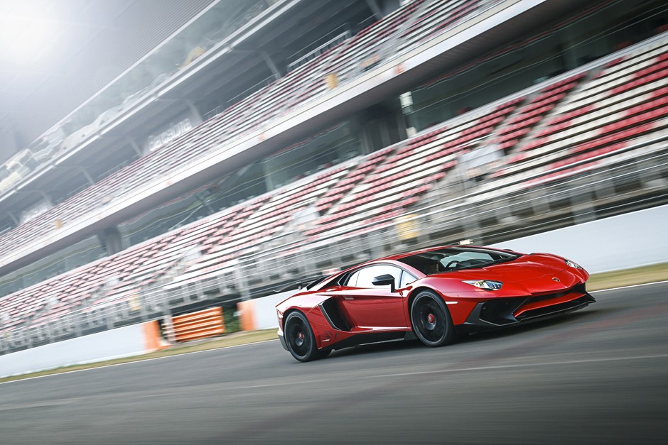 Análise: Lamborghini Aventador LP750-4 SV