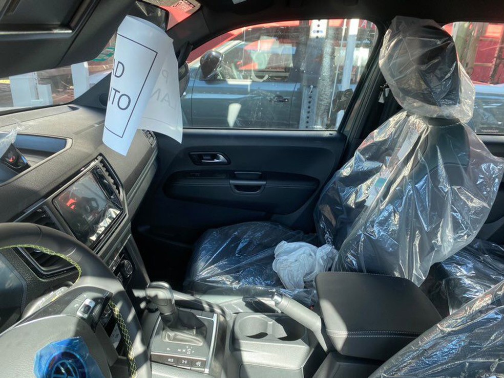 Volkswagen Amarok 2025 tem nova multimídia e interior que parece de 2010