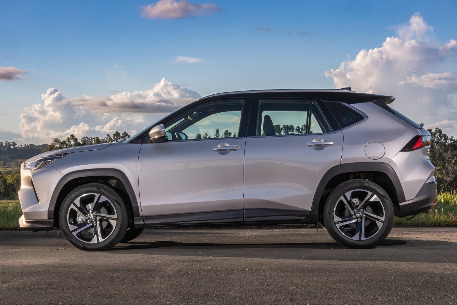 Teste: Toyota Yaris Cross Hybrid faz 19,8 km/l e é mais rápido que ...