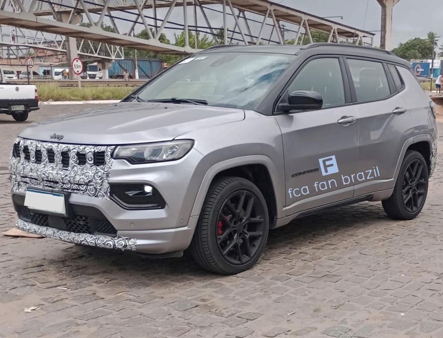 Flagra: Jeep Compass e Commander 2025 com motor de 272 cv estão prontos