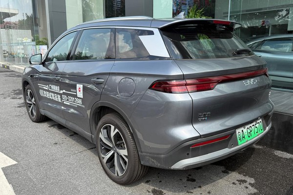 Novo BYD Song Pro fica mais equipado e com autonomia elétrica de 220 km
