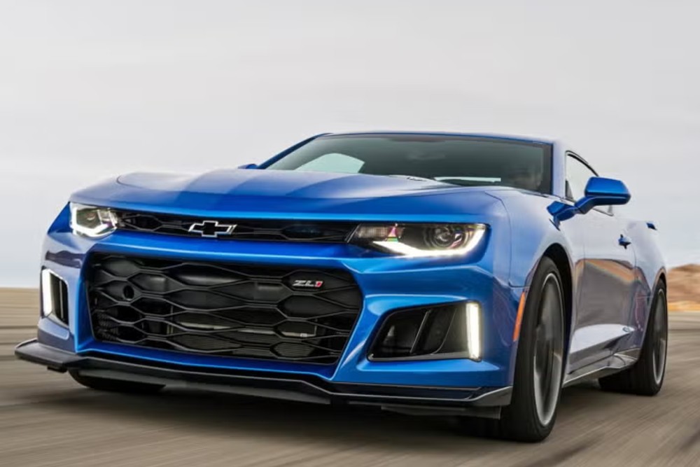 Novo Chevrolet Camaro pode ter versão sedã de 4 portas contra Ford Mustang