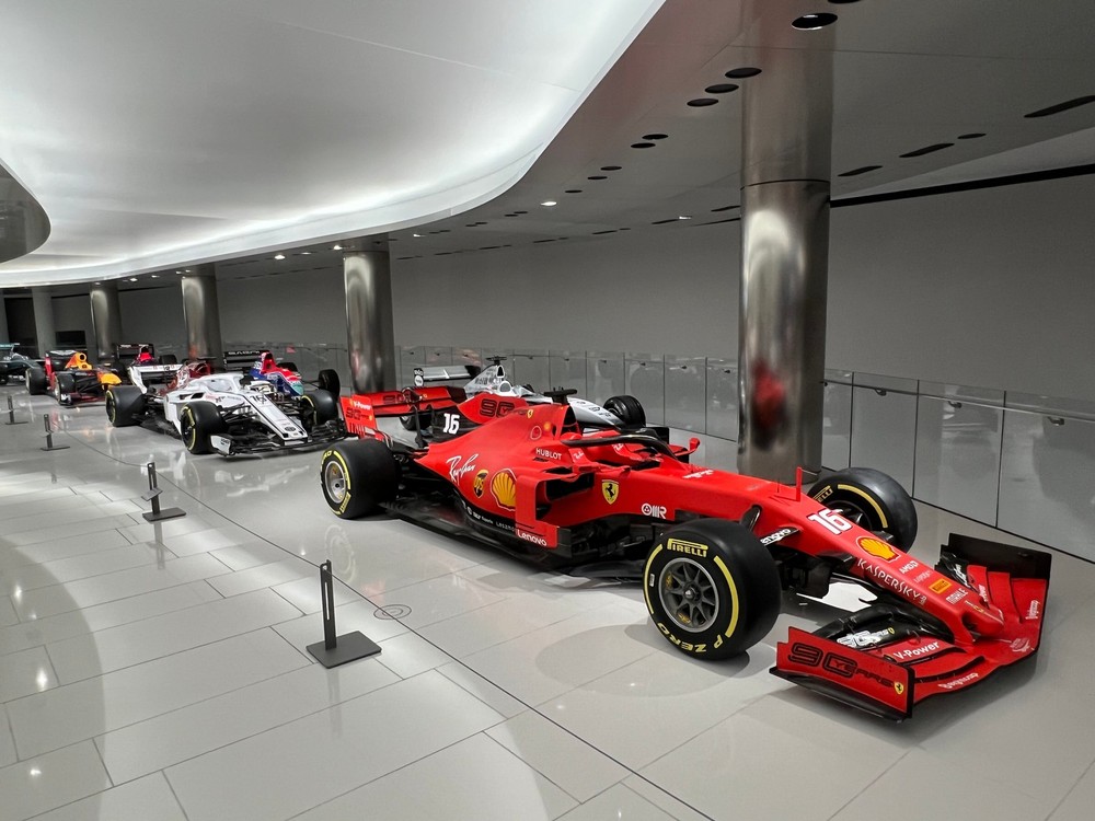 Museu em Mônaco tem do superesportivo mais caro do mundo à coleção de F1