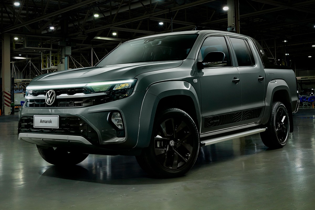 Volkswagen Amarok 2025 aparece com desenho renovado e grade iluminada