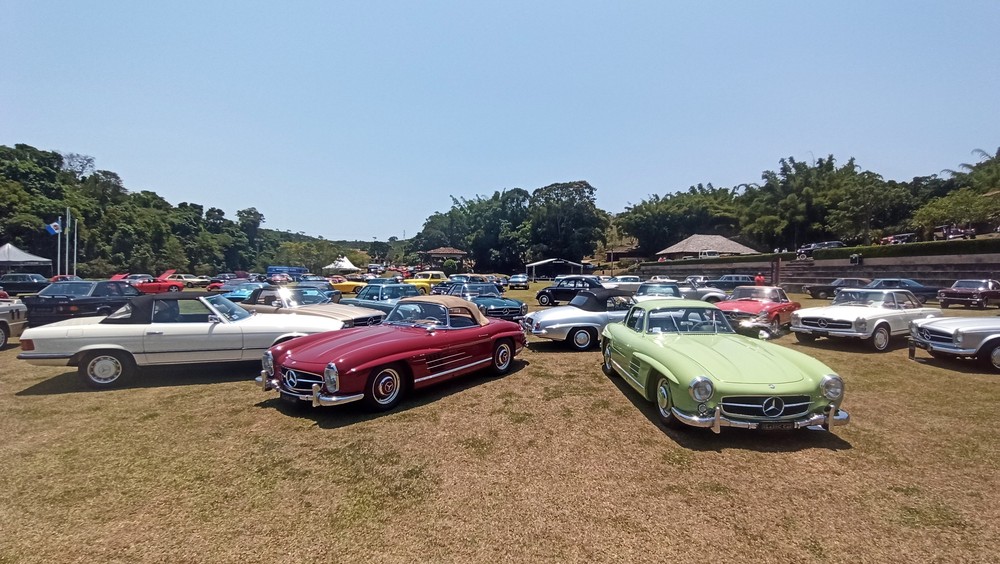 Encontro de carros antigos reúne mais Ferrari do que Fuscas e Opalas juntos