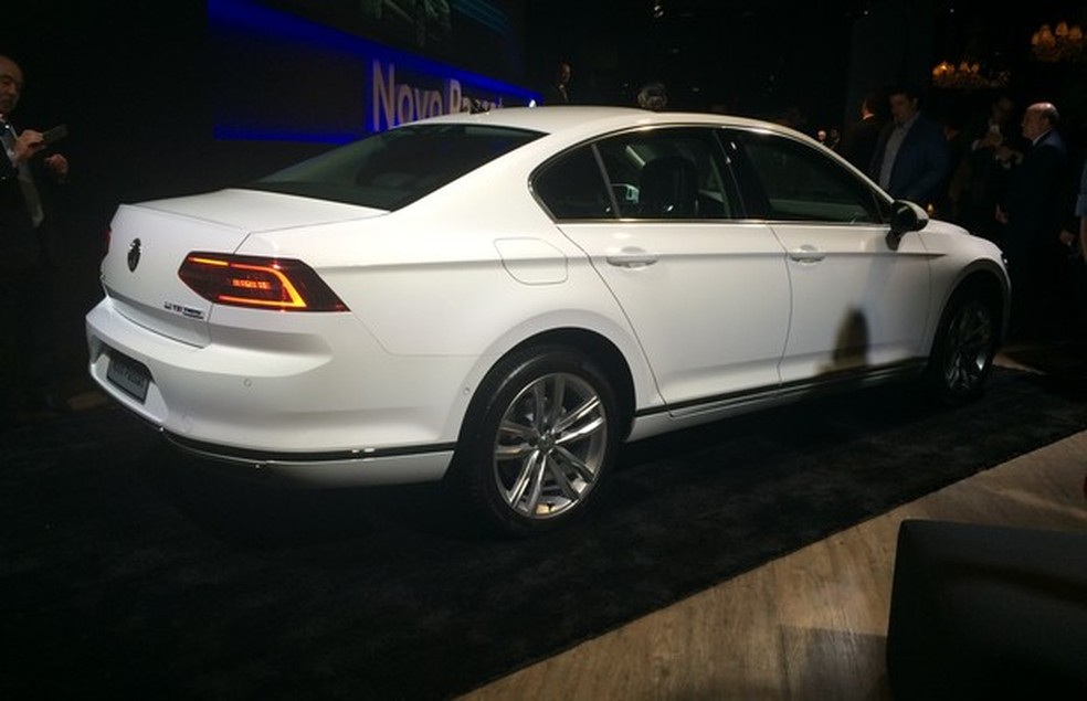 Volkswagen revela novo Passat