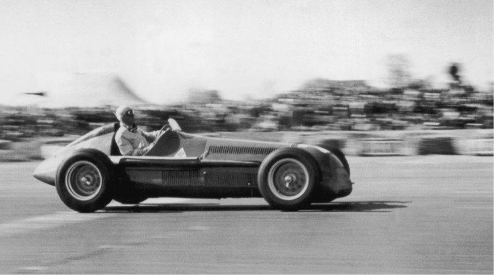 Fórmula 1 estreou em 1950 com carros velhos e um campeão quarentão