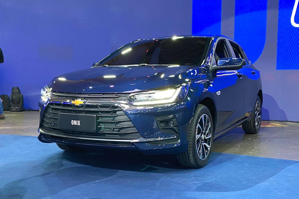 Chevrolet Onix e Tracker 2026 perdem potência para baixar preço; entenda