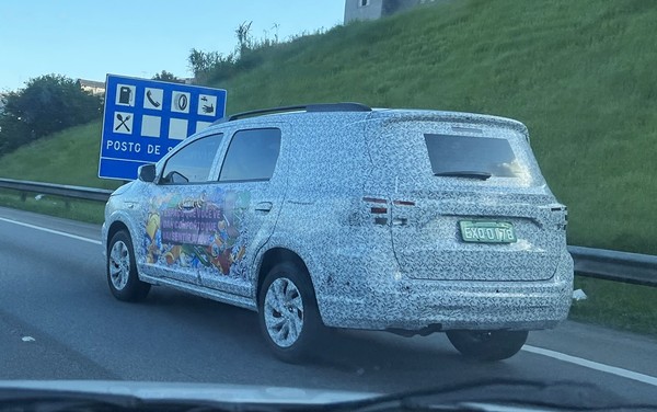 Nova Chevrolet Spin tem cara de Toro e painel mais moderno que o Tracker