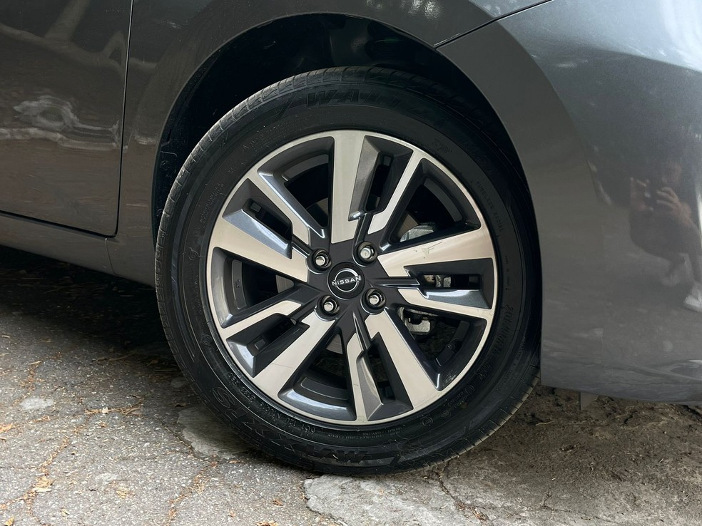 Teste: Nissan Versa SR 2025 vai além das perfumarias? Descobrimos