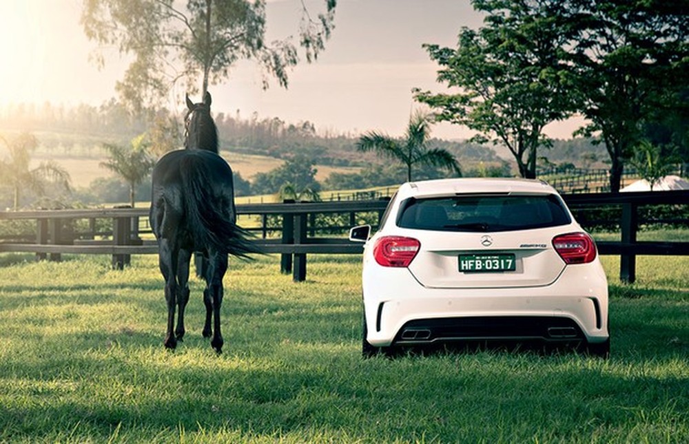 Aceleramos: Mercedes-Benz A 45 AMG de 360 cv e mais um cavalo