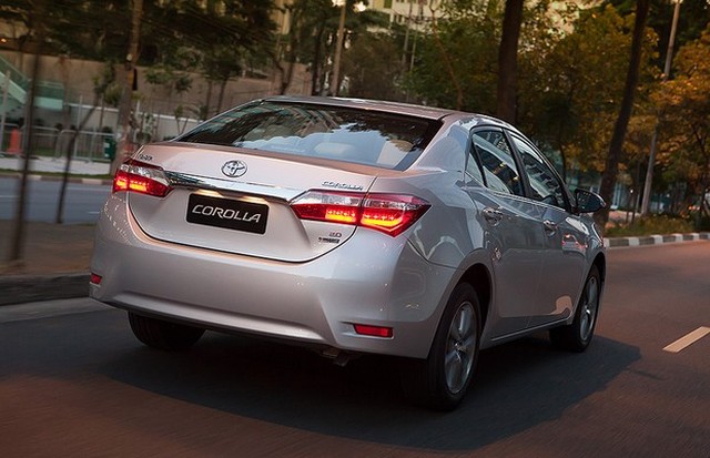 Espaçoso, Corolla 2015 é gostoso de dirigir