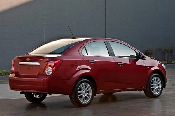 Chevrolet Sonic: novo SUV do Onix já foi um hatch polêmico; relembre