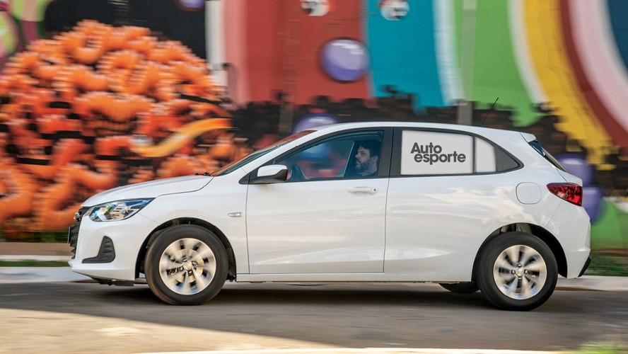 Chevrolet Onix tem versão 'secreta' que vira furgão de carga; conheça