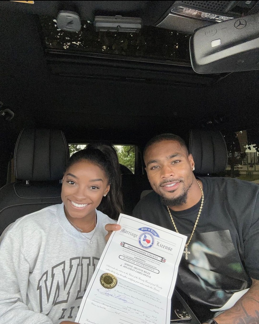 Simone Biles tem jipão de R$ 1 milhão que tem o dobro da sua altura