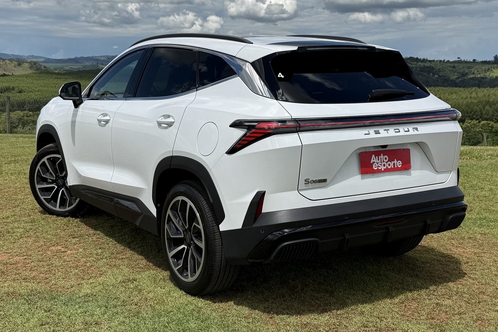 Teste: Jetour S06 é mais barato e promete 40 km/l contra BYD e GWM; vale?