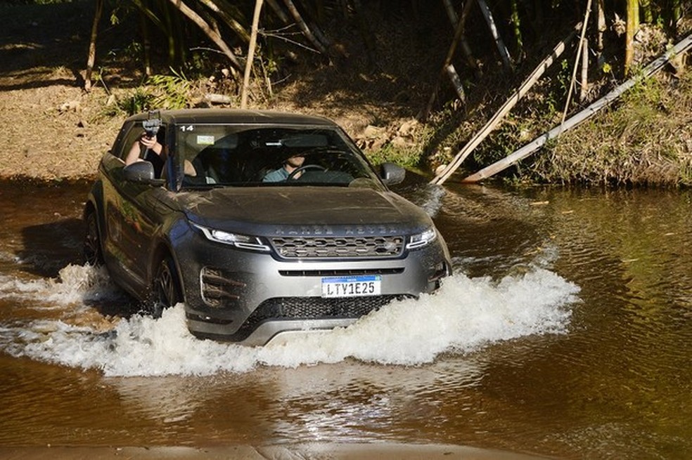 Teste: Novo Range Rover Evoque toma banho de lama, mas com classe