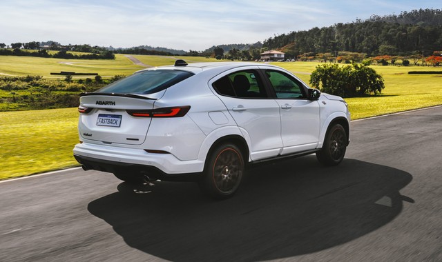 Fiat Fastback Abarth é versão envenenada do SUV que custa R$ 159.990