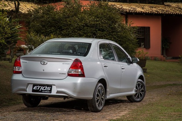 Toyota Etios ganha versão Platinum
