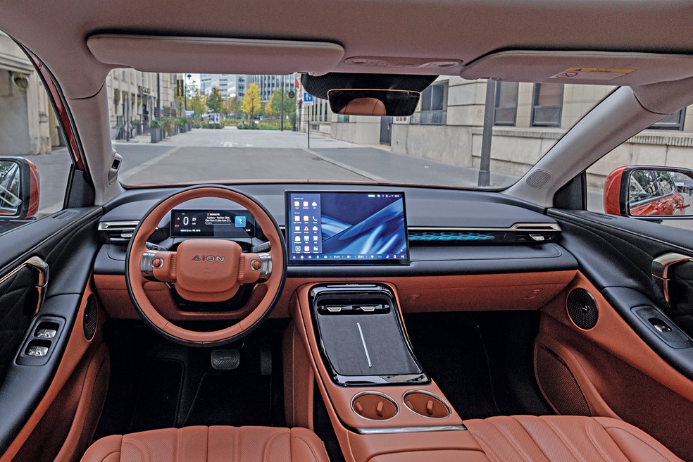 Teste: GAC Aion V é elétrico chinês com porte de Compass e freezer a bordo