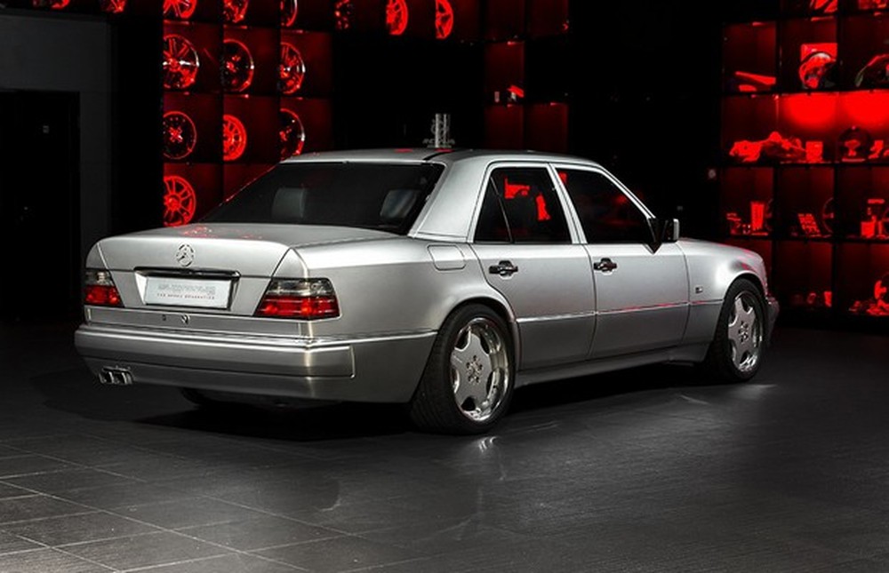 Mercedes-Benz E60 AMG ganha restauração