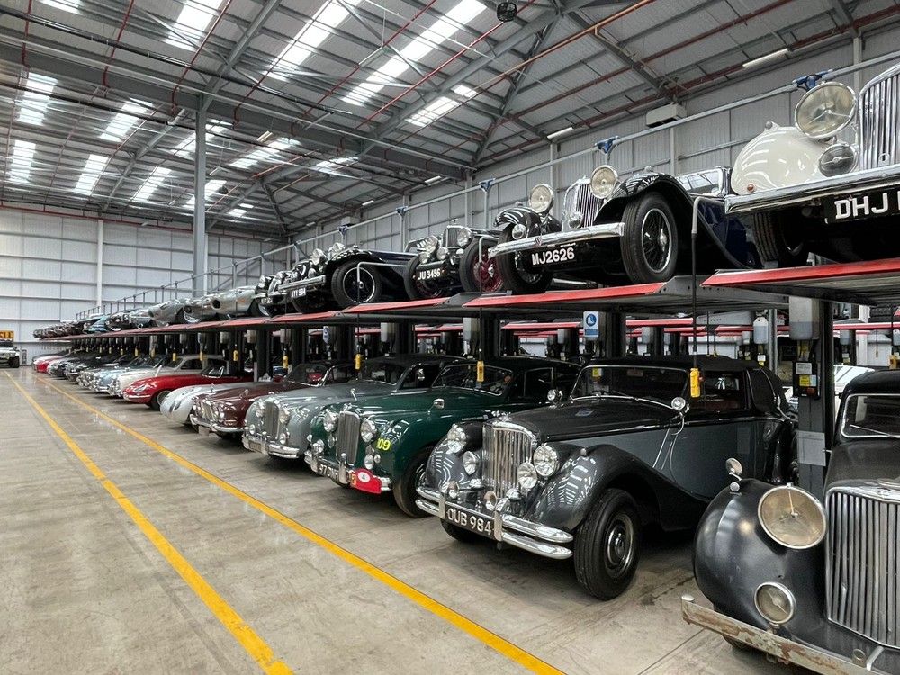 Acervo secreto tem carros do 007, 1° Land Rover e Jaguar de R$ 9 milhões