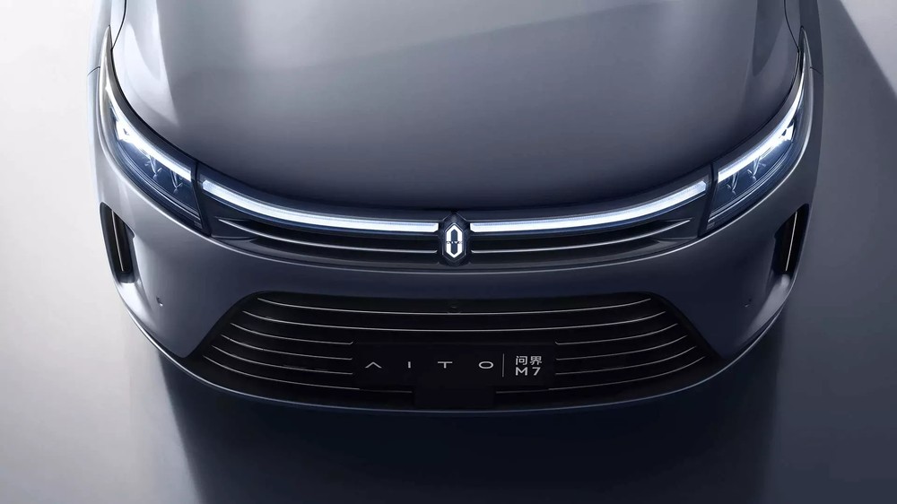 Seres M7 chega ao Brasil em abril com 6 lugares e 1.150 km de autonomia