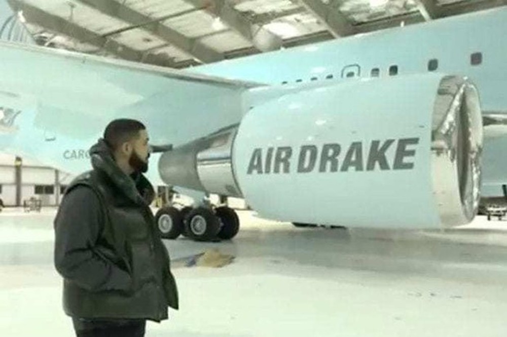 De Lamborghini a Boeing: conheça as supermáquinas do rapper Drake