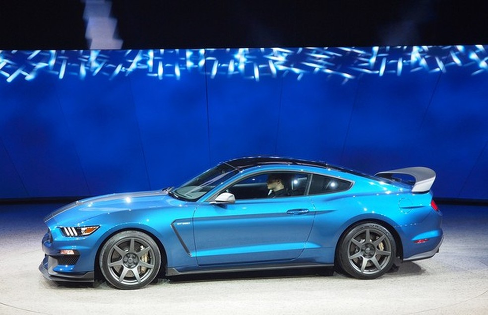 Ford apresenta Mustang Shelby GT350R em Detroit