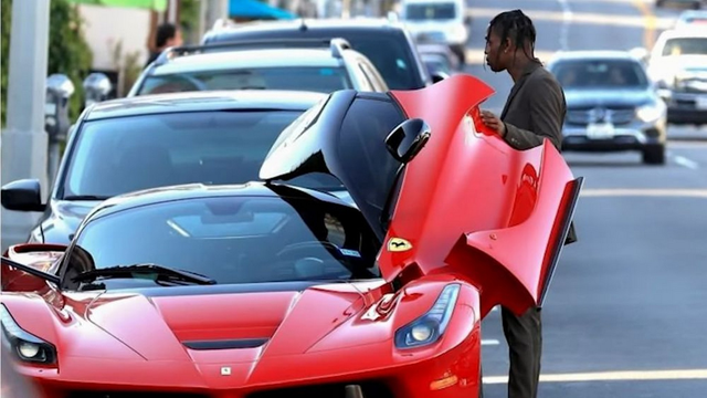 Travis Scott tem coleção de carros de uma só cor avaliada em R$ 62 milhões