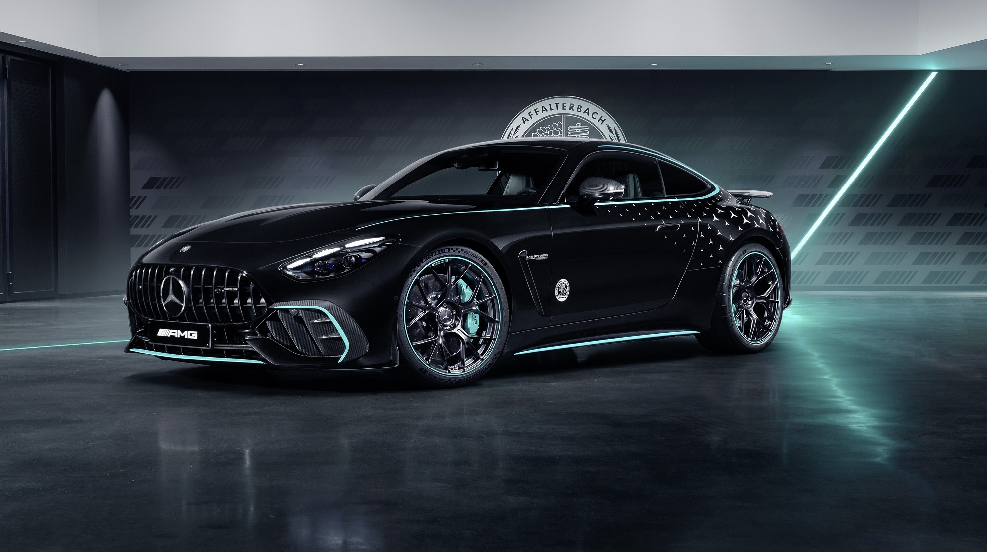 Mercedes-AMG GT tem nova série com 640 cv e elementos de carro da F1 ...
