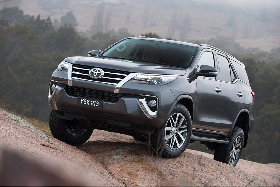 Novo Toyota SW4 chega até março de 2016
