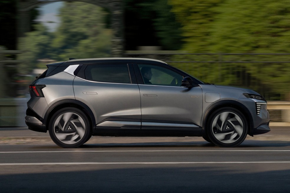 Mitsubishi Eclipse Cross muda tudo e vira elétrico clone do Renault Scénic