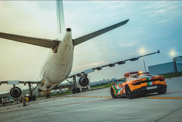 Lamborghini Huracán ajudará a 'manobrar' aviões em aeroporto na Itália ...