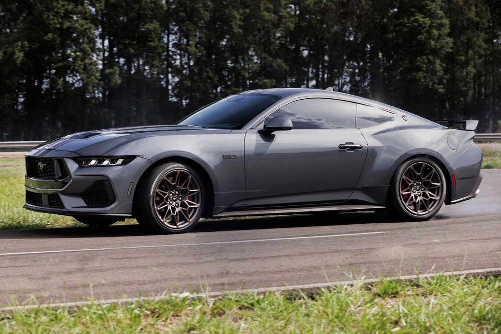 Ford Mustang manual chega por R$ 600 mil como carro para colecionadores