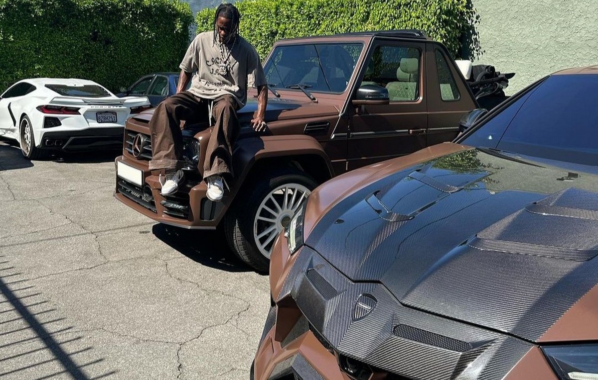 Travis Scott tem coleção de carros de uma só cor avaliada em R$ 62 milhões